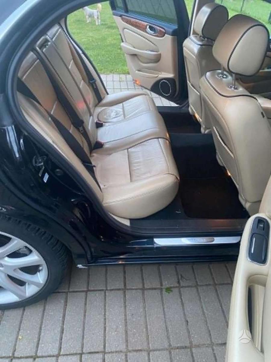 Black Jaguar XJ 2011 in Kaunas, with an engine capacity of 4.20 L and mileage of 208 thousand km for 4499 €, photo 10 on AUTOMOTO.COM.LV