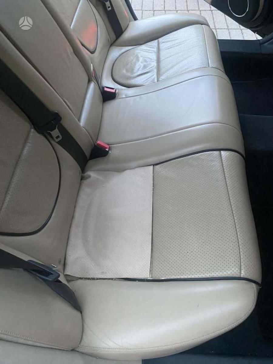 Black Jaguar XJ 2011 in Kaunas, with an engine capacity of 4.20 L and mileage of 208 thousand km for 4499 €, photo 11 on AUTOMOTO.COM.LV
