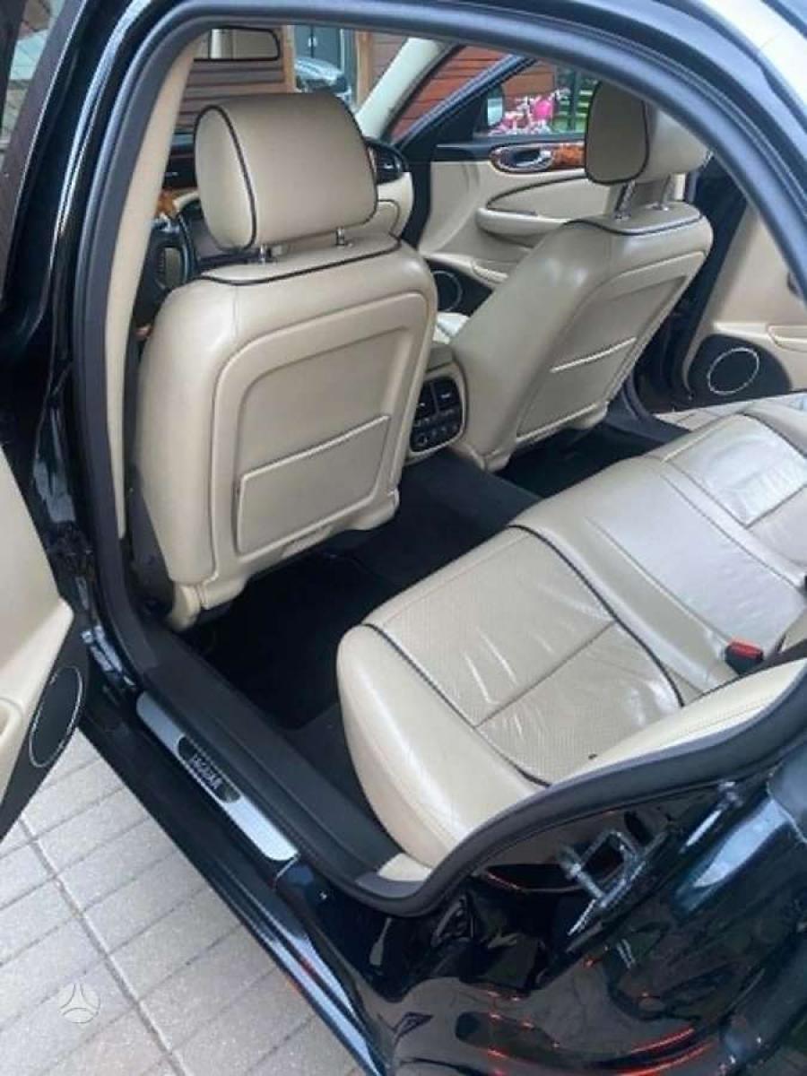 Black Jaguar XJ 2011 in Kaunas, with an engine capacity of 4.20 L and mileage of 208 thousand km for 4499 €, photo 13 on AUTOMOTO.COM.LV