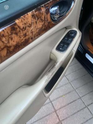 Black Jaguar XJ 2011 in Kaunas, with an engine capacity of 4.20 L and mileage of 208 thousand km for 4499 €, photo 14 on AUTOMOTO.COM.LV