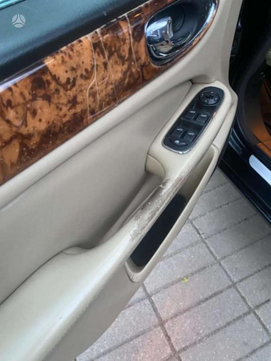 Black Jaguar XJ 2011 in Kaunas, with an engine capacity of 4.20 L and mileage of 208 thousand km for 4499 €, photo 14 on AUTOMOTO.COM.LV
