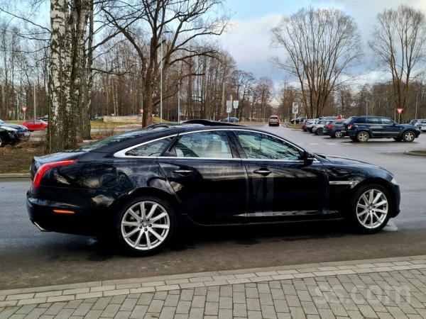 Jaguar XJ 2011 in Riga on AUTOMOTO.COM.LV Black Jaguar XJ 2011 in Riga, with an engine capacity of 3.00 L and mileage of 262 thousand km for 8300 €, photo 3 on AUTOMOTO.COM.LV