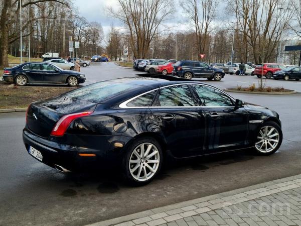 Jaguar XJ 2011 in Riga on AUTOMOTO.COM.LV Black Jaguar XJ 2011 in Riga, with an engine capacity of 3.00 L and mileage of 262 thousand km for 8300 €, photo 4 on AUTOMOTO.COM.LV