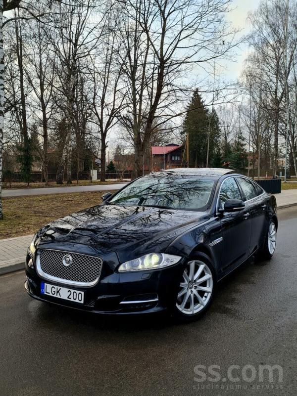 Jaguar XJ 2011 in Riga on AUTOMOTO.COM.LV Black Jaguar XJ 2011 in Riga, with an engine capacity of 3.00 L and mileage of 262 thousand km for 8300 €, photo 9 on AUTOMOTO.COM.LV