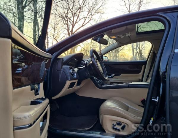 Jaguar XJ 2011 in Riga on AUTOMOTO.COM.LV Black Jaguar XJ 2011 in Riga, with an engine capacity of 3.00 L and mileage of 262 thousand km for 8300 €, photo 11 on AUTOMOTO.COM.LV