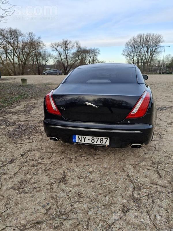 Black Jaguar XJ 2012 in Liepaja, with an engine capacity of 3.00 L and mileage of 226 thousand km for 13800 €, photo 5 on AUTOMOTO.COM.LV