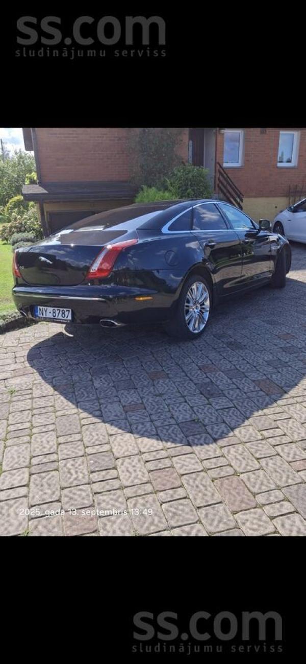 Black Jaguar XJ 2012 in Liepaja, with an engine capacity of 3.00 L and mileage of 226 thousand km for 13900 €, photo 3 on AUTOMOTO.COM.LV