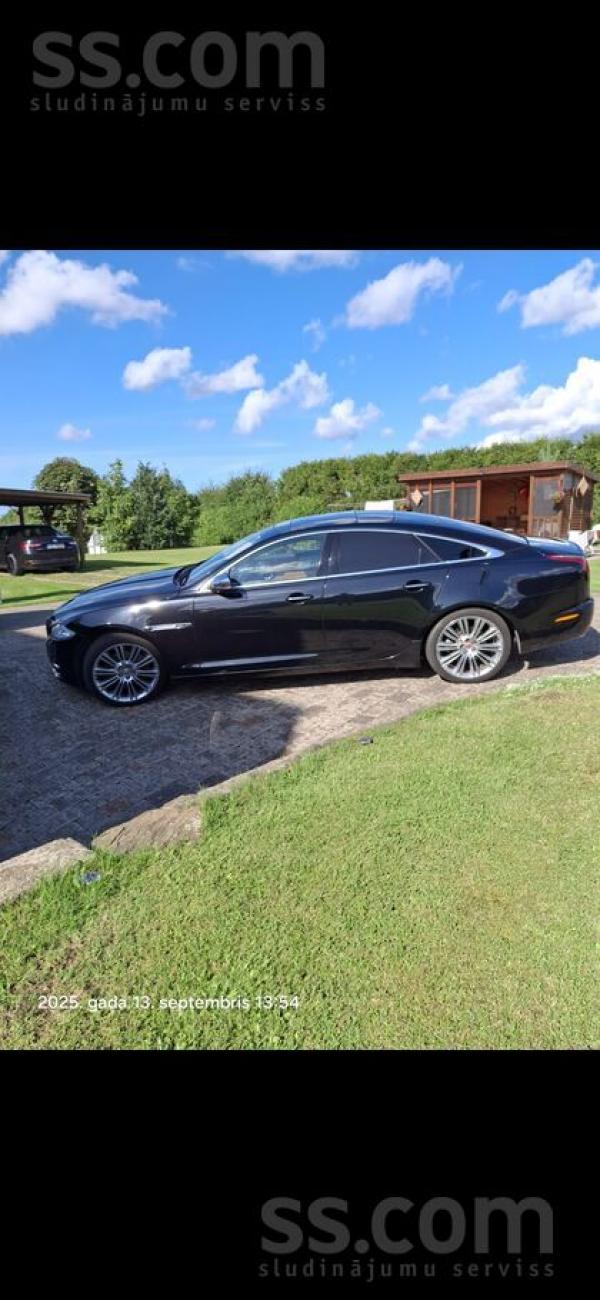 Black Jaguar XJ 2012 in Liepaja, with an engine capacity of 3.00 L and mileage of 226 thousand km for 13900 €, photo 4 on AUTOMOTO.COM.LV