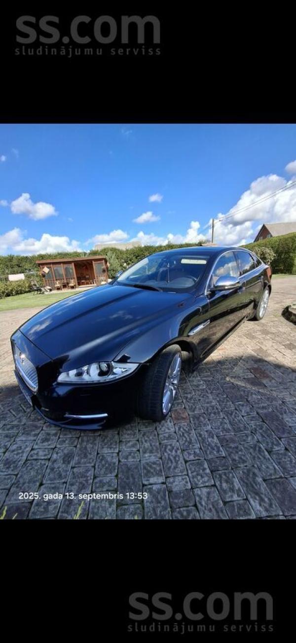 Black Jaguar XJ 2012 in Liepaja, with an engine capacity of 3.00 L and mileage of 226 thousand km for 13900 €, photo 6 on AUTOMOTO.COM.LV