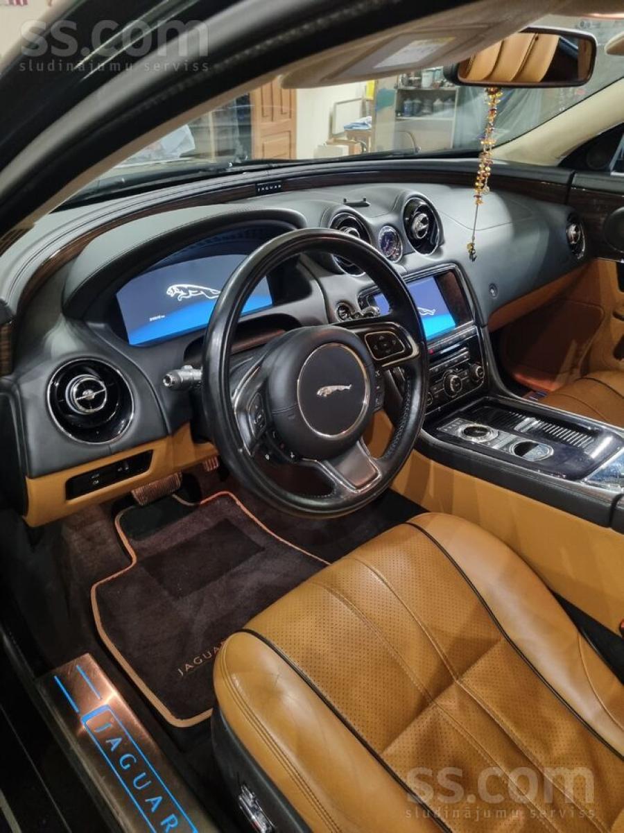 Black Jaguar XJ 2012 in Liepaja, with an engine capacity of 3.00 L and mileage of 226 thousand km for 13900 €, photo 8 on AUTOMOTO.COM.LV