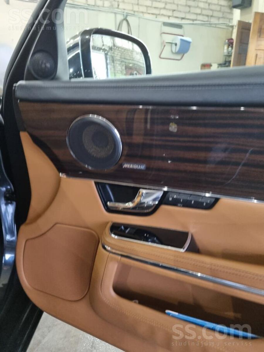Black Jaguar XJ 2012 in Liepaja, with an engine capacity of 3.00 L and mileage of 226 thousand km for 13900 €, photo 10 on AUTOMOTO.COM.LV