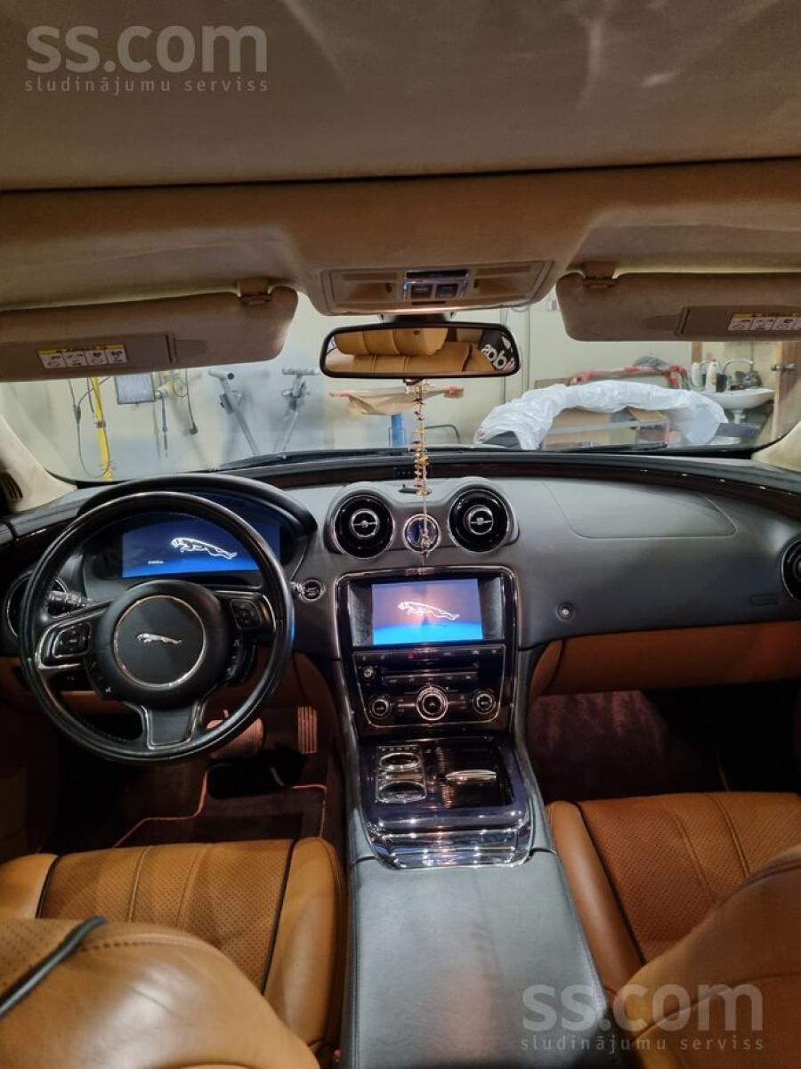 Black Jaguar XJ 2012 in Liepaja, with an engine capacity of 3.00 L and mileage of 226 thousand km for 13900 €, photo 12 on AUTOMOTO.COM.LV