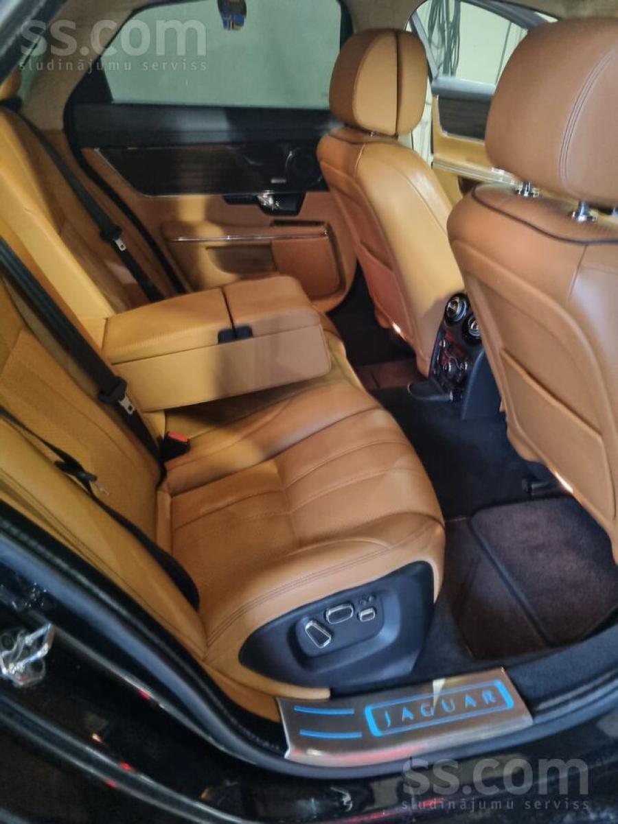 Black Jaguar XJ 2012 in Liepaja, with an engine capacity of 3.00 L and mileage of 226 thousand km for 13900 €, photo 13 on AUTOMOTO.COM.LV