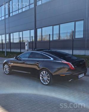 Melns Jaguar XJ 2012 Liepāja, ar dzinēja tilpumu 3.00 L un nobraukumu 226 tūkst. km par 11900 €, foto 5 vietnē AUTOMOTO.COM.LV