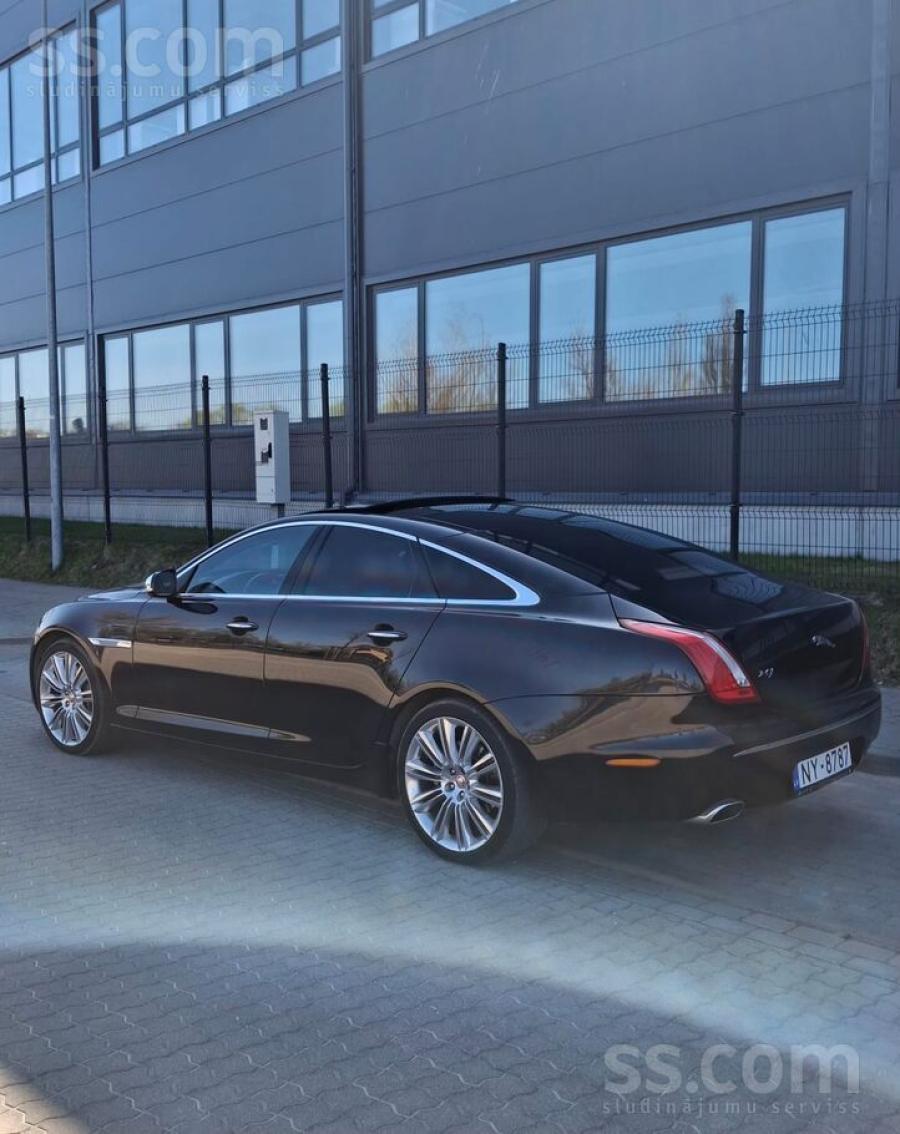 Melns Jaguar XJ 2012 Liepāja, ar dzinēja tilpumu 3.00 L un nobraukumu 226 tūkst. km par 11900 €, foto 5 vietnē AUTOMOTO.COM.LV