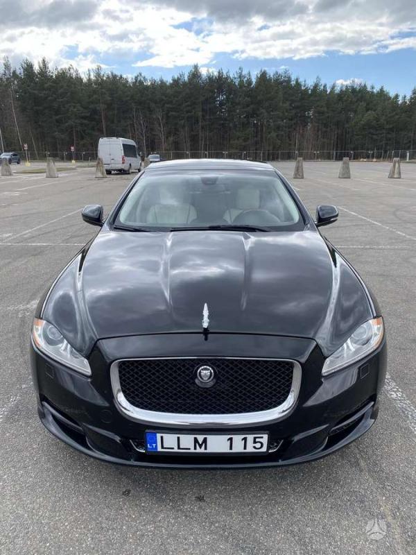 Black Jaguar XJ 2012 in Vilnius, with an engine capacity of 5.00 L and mileage of 156 thousand km for 12500 €, photo 2 on AUTOMOTO.COM.LV