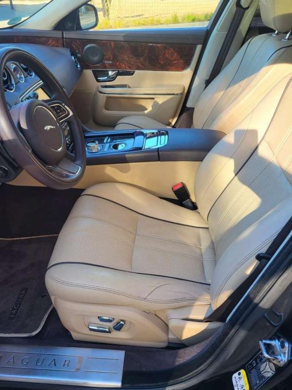 Black Jaguar XJ 2014 in Kazlu Ruda, with an engine capacity of 2.99 L and mileage of 183 thousand km for 10900 €, photo 11 on AUTOMOTO.COM.LV