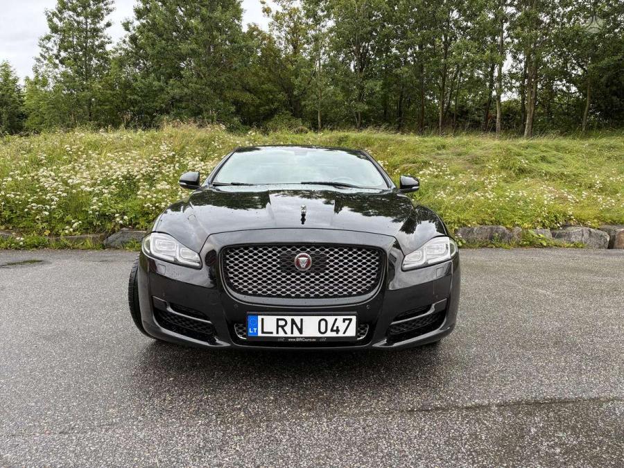 Melns Jaguar XJ 2016 Viļņa, ar dzinēja tilpumu 2.99 L un nobraukumu 139 tūkst. km par 16500 €, foto 1 vietnē AUTOMOTO.COM.LV
