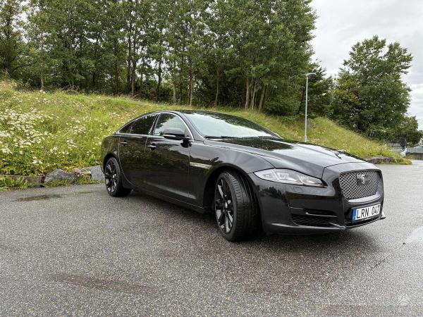 Black Jaguar XJ 2016 in Vilnius, with an engine capacity of 2.99 L and mileage of 139 thousand km for 16500 €, photo 2 on AUTOMOTO.COM.LV