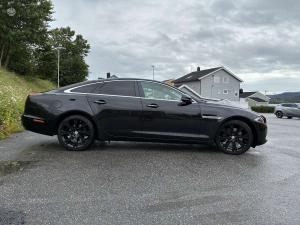 Melns Jaguar XJ 2016 Viļņa, ar dzinēja tilpumu 2.99 L un nobraukumu 139 tūkst. km par 16500 €, foto 4 vietnē AUTOMOTO.COM.LV