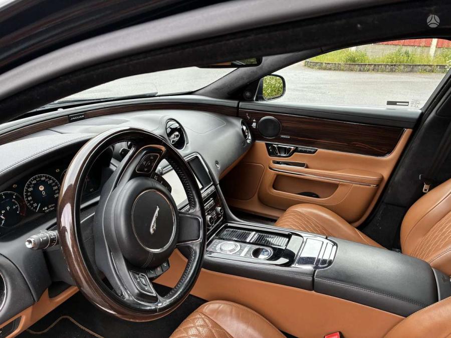 Melns Jaguar XJ 2016 Viļņa, ar dzinēja tilpumu 2.99 L un nobraukumu 139 tūkst. km par 16500 €, foto 6 vietnē AUTOMOTO.COM.LV
