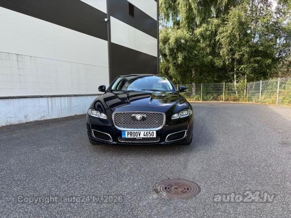 Black Jaguar XJ 2017 in Tallinn, with an engine capacity of 3.00 L and mileage of 213 thousand km for 13900 €, photo 3 on AUTOMOTO.COM.LV