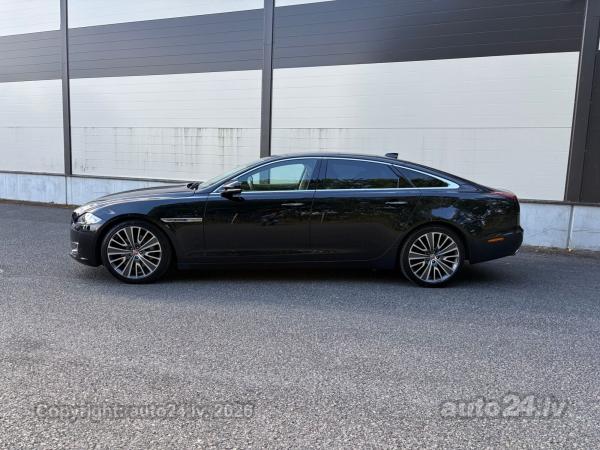 Black Jaguar XJ 2017 in Tallinn, with an engine capacity of 3.00 L and mileage of 213 thousand km for 13900 €, photo 4 on AUTOMOTO.COM.LV