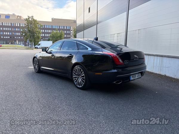 Black Jaguar XJ 2017 in Tallinn, with an engine capacity of 3.00 L and mileage of 213 thousand km for 13900 €, photo 5 on AUTOMOTO.COM.LV