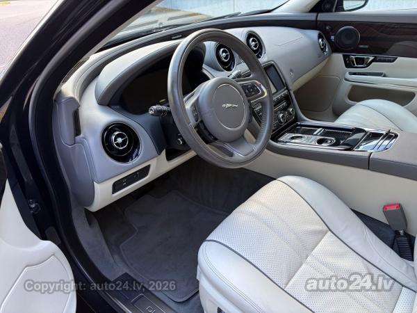 Black Jaguar XJ 2017 in Tallinn, with an engine capacity of 3.00 L and mileage of 213 thousand km for 13900 €, photo 6 on AUTOMOTO.COM.LV