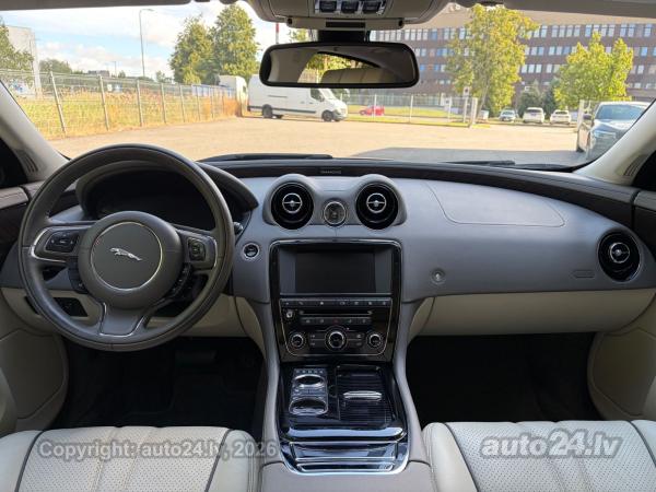 Black Jaguar XJ 2017 in Tallinn, with an engine capacity of 3.00 L and mileage of 213 thousand km for 13900 €, photo 8 on AUTOMOTO.COM.LV