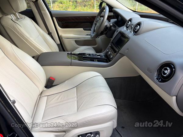 Black Jaguar XJ 2017 in Tallinn, with an engine capacity of 3.00 L and mileage of 213 thousand km for 13900 €, photo 11 on AUTOMOTO.COM.LV