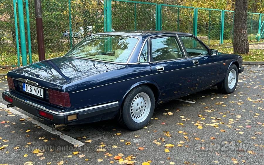 Blue Jaguar XJ 1991 in Tallinn, with an engine capacity of 3.20 L and mileage of 143 thousand km for 7990 €, photo 4 on AUTOMOTO.COM.LV