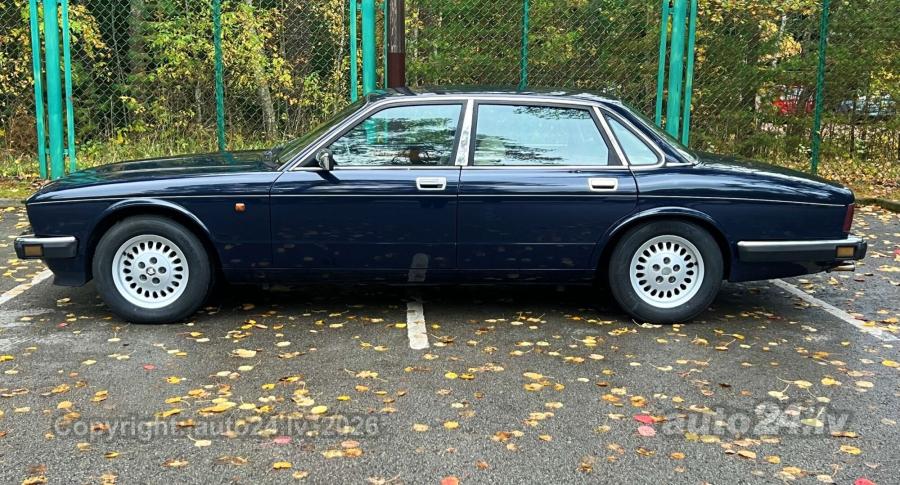 Blue Jaguar XJ 1991 in Tallinn, with an engine capacity of 3.20 L and mileage of 143 thousand km for 7990 €, photo 7 on AUTOMOTO.COM.LV