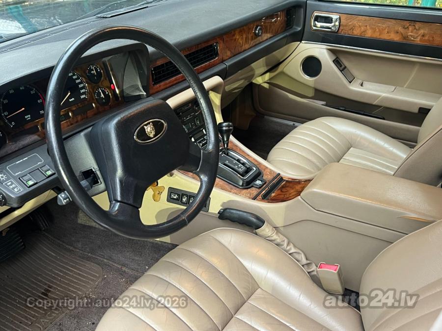 Blue Jaguar XJ 1991 in Tallinn, with an engine capacity of 3.20 L and mileage of 143 thousand km for 7990 €, photo 9 on AUTOMOTO.COM.LV