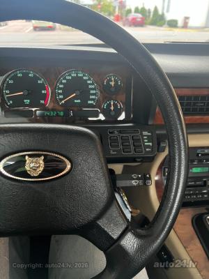 Blue Jaguar XJ 1991 in Tallinn, with an engine capacity of 3.20 L and mileage of 143 thousand km for 7990 €, photo 12 on AUTOMOTO.COM.LV