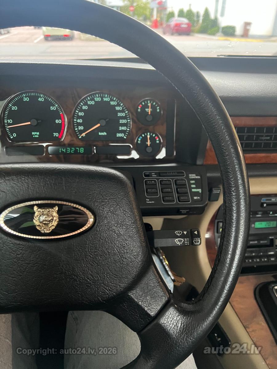 Blue Jaguar XJ 1991 in Tallinn, with an engine capacity of 3.20 L and mileage of 143 thousand km for 7990 €, photo 12 on AUTOMOTO.COM.LV