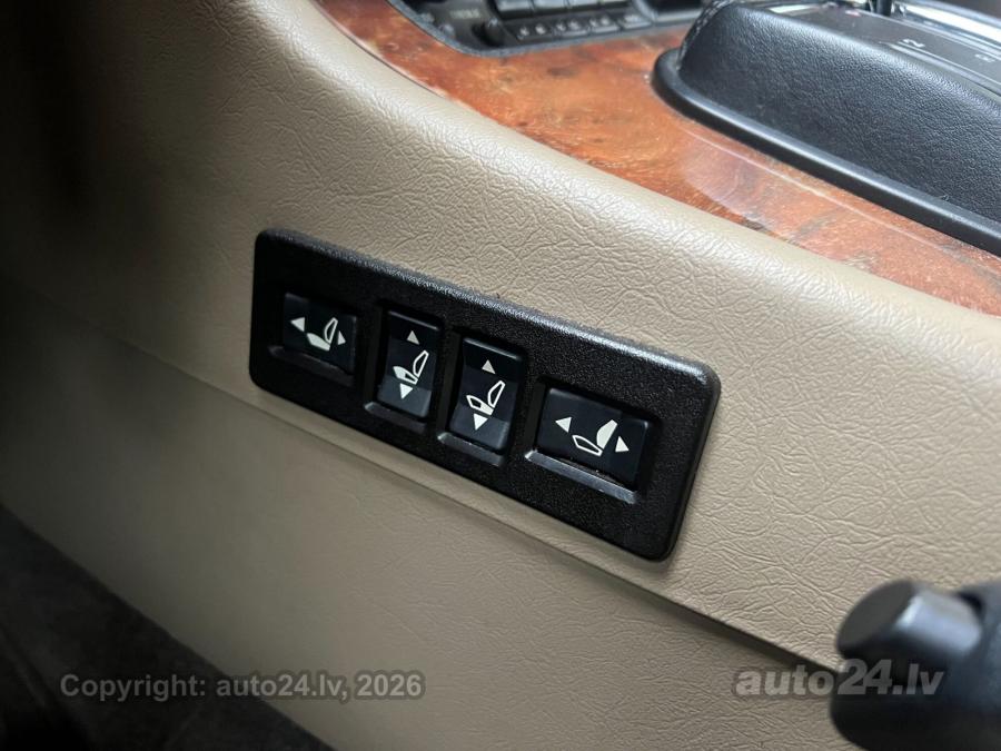 Blue Jaguar XJ 1991 in Tallinn, with an engine capacity of 3.20 L and mileage of 143 thousand km for 7990 €, photo 14 on AUTOMOTO.COM.LV