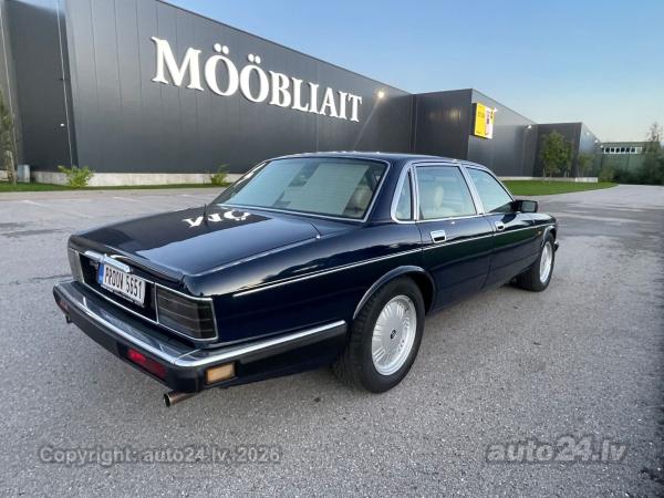 Zils Jaguar XJ 1994 Tartu, ar dzinēja tilpumu 4.00 L un nobraukumu 212 tūkst. km par 6490 €, foto 3 vietnē AUTOMOTO.COM.LV