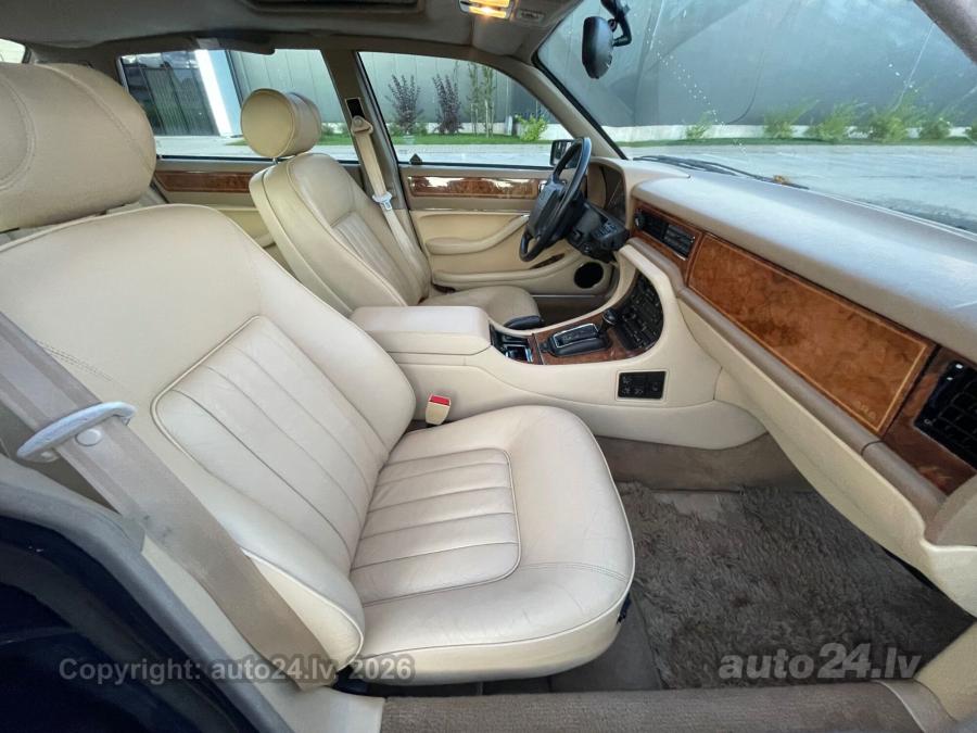 Zils Jaguar XJ 1994 Tartu, ar dzinēja tilpumu 4.00 L un nobraukumu 212 tūkst. km par 6490 €, foto 7 vietnē AUTOMOTO.COM.LV