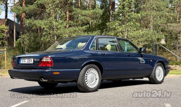 Blue Jaguar XJ 1999 in Tallinn, with an engine capacity of 3.20 L and mileage of 250 thousand km for 9999 €, photo 3 on AUTOMOTO.COM.LV