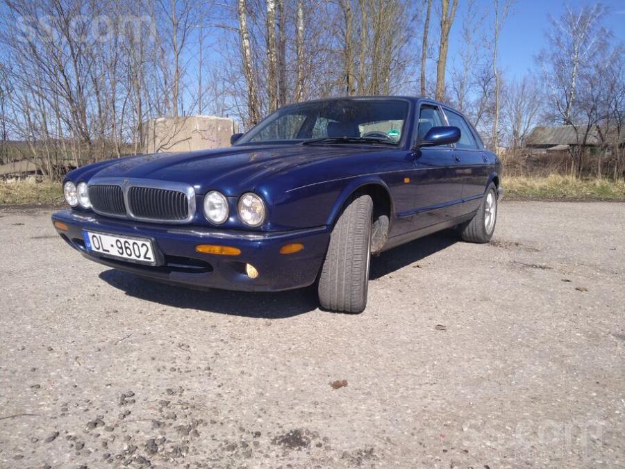 Blue Jaguar XJ 2000 in Talsi, with an engine capacity of 3.20 L and mileage of 228 thousand km for 5000 €, photo 3 on AUTOMOTO.COM.LV