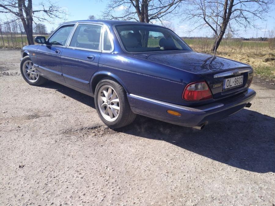 Blue Jaguar XJ 2000 in Talsi, with an engine capacity of 3.20 L and mileage of 228 thousand km for 5000 €, photo 5 on AUTOMOTO.COM.LV