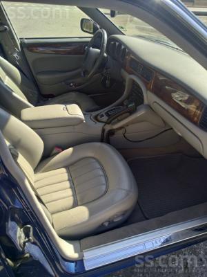 Blue Jaguar XJ 2000 in Talsi, with an engine capacity of 3.20 L and mileage of 228 thousand km for 5000 €, photo 6 on AUTOMOTO.COM.LV