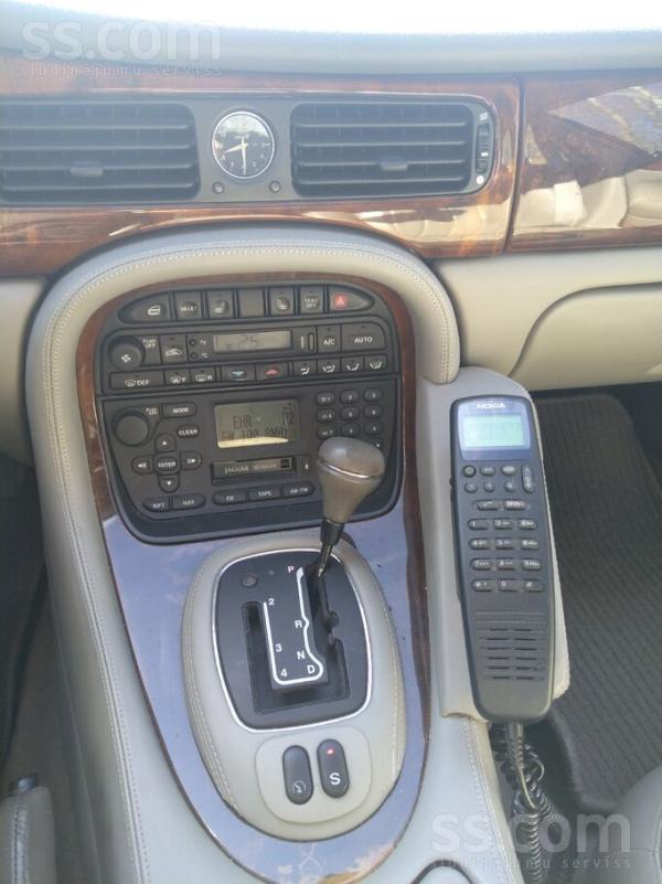 Blue Jaguar XJ 2000 in Talsi, with an engine capacity of 3.20 L and mileage of 228 thousand km for 5000 €, photo 7 on AUTOMOTO.COM.LV