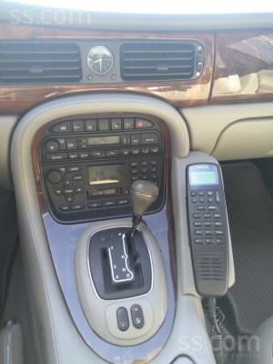 Blue Jaguar XJ 2000 in Talsi, with an engine capacity of 3.20 L and mileage of 228 thousand km for 5000 €, photo 8 on AUTOMOTO.COM.LV