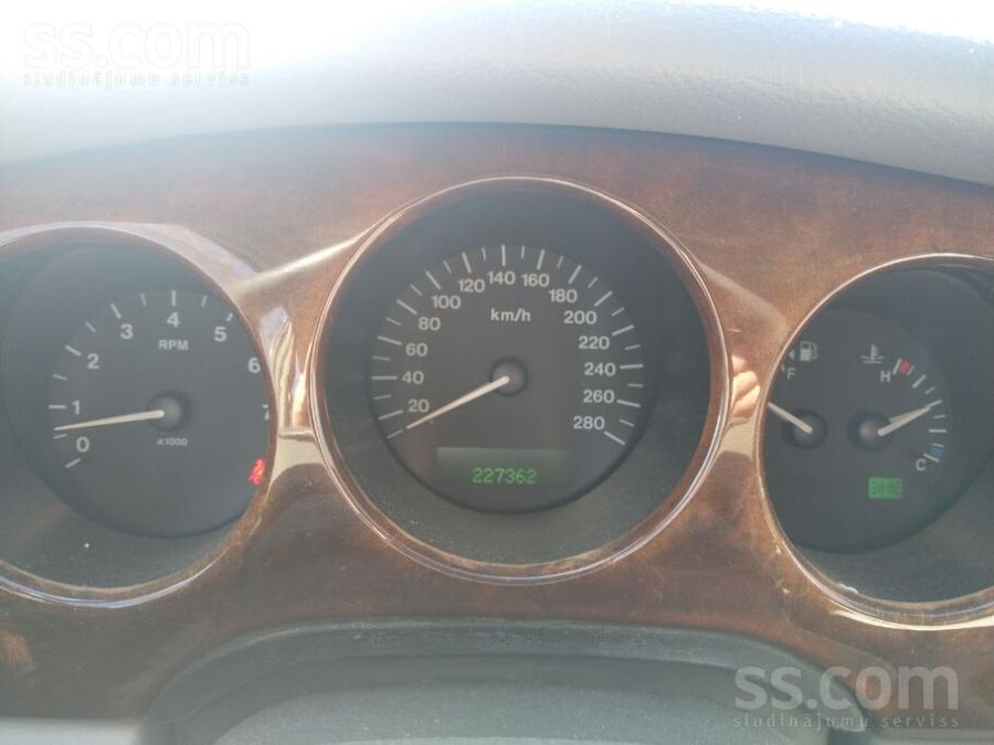 Blue Jaguar XJ 2000 in Talsi, with an engine capacity of 3.20 L and mileage of 228 thousand km for 5000 €, photo 9 on AUTOMOTO.COM.LV