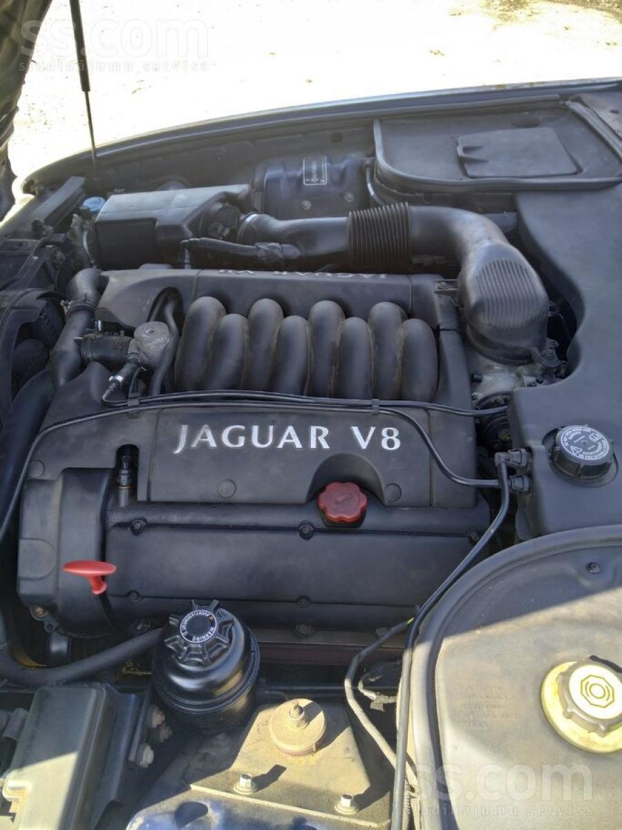 Blue Jaguar XJ 2000 in Talsi, with an engine capacity of 3.20 L and mileage of 228 thousand km for 5000 €, photo 11 on AUTOMOTO.COM.LV