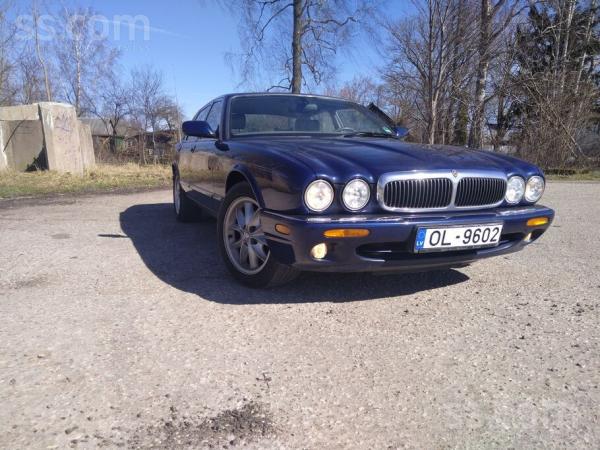 Zils Jaguar XJ 2000 Talsi, ar dzinēja tilpumu 3.20 L un nobraukumu 228 tūkst. km par 5000 €, foto 1 vietnē AUTOMOTO.COM.LV