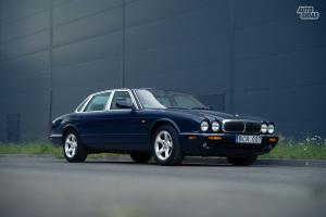 Blue Jaguar XJ 2001 in Vilnius, with an engine capacity of 3.20 L and mileage of 185 thousand km for 6200 €, photo 3 on AUTOMOTO.COM.LV