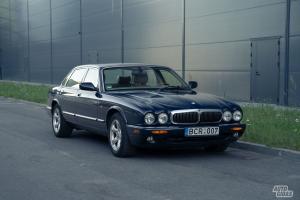 Blue Jaguar XJ 2001 in Vilnius, with an engine capacity of 3.20 L and mileage of 185 thousand km for 6200 €, photo 4 on AUTOMOTO.COM.LV
